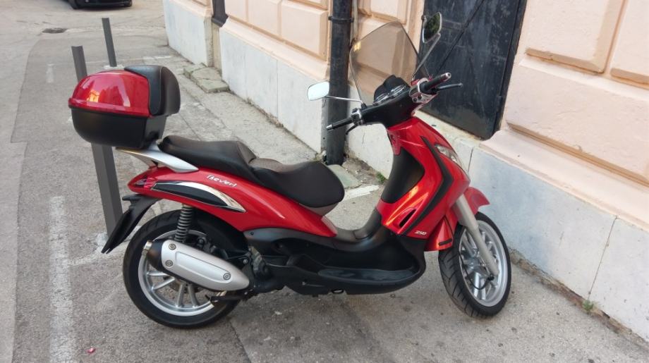 Piaggio Beverly 250, 2004 god.