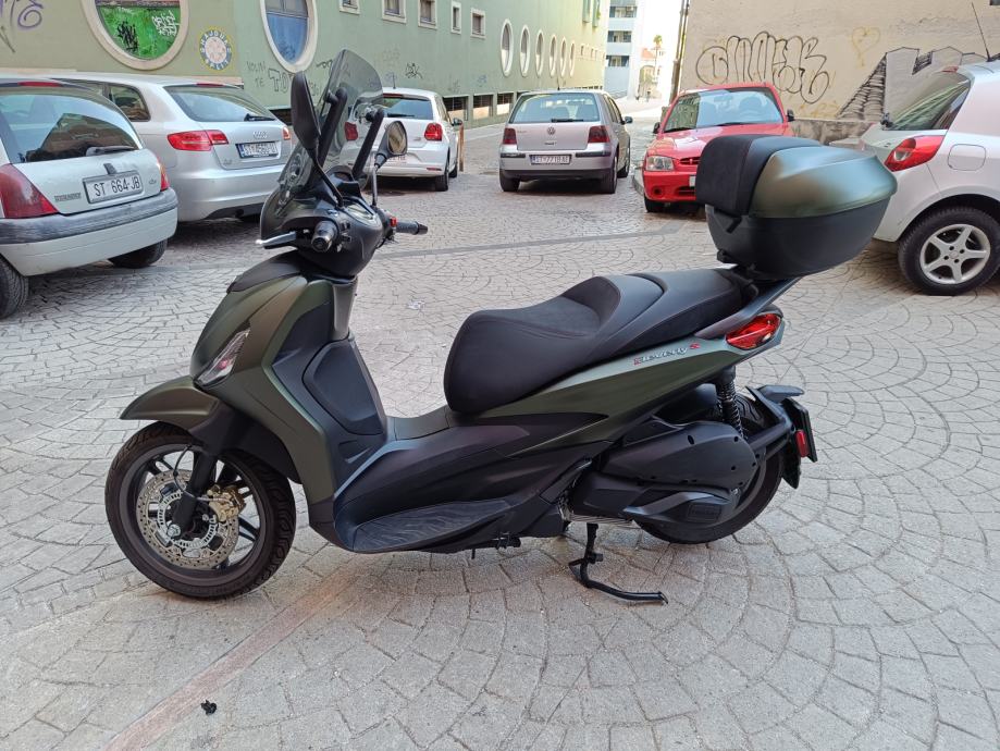 Piaggio Beverly 300 Sport, 2023 god.