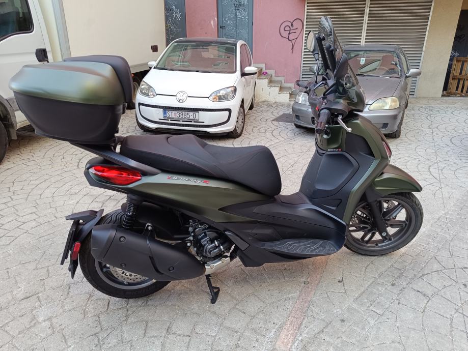 Piaggio Beverly 300 Sport, 2023 god.