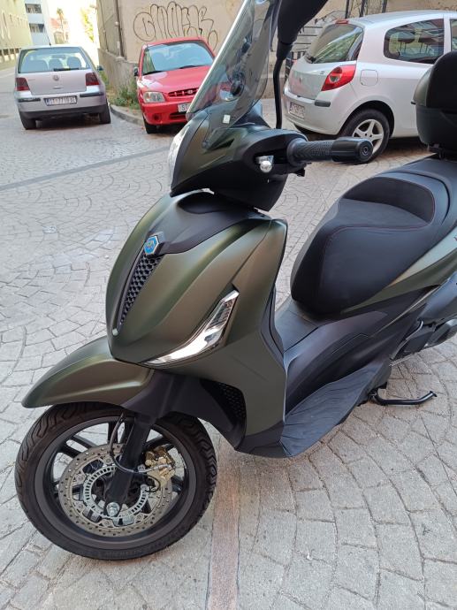 Piaggio Beverly 300 Sport, 2023 god.