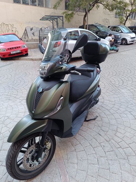 Piaggio Beverly 300 Sport, 2023 god.