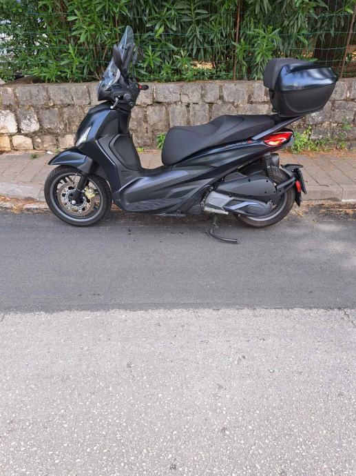 Piaggio Beverly 300 Hpe sport e5, 2021 god.