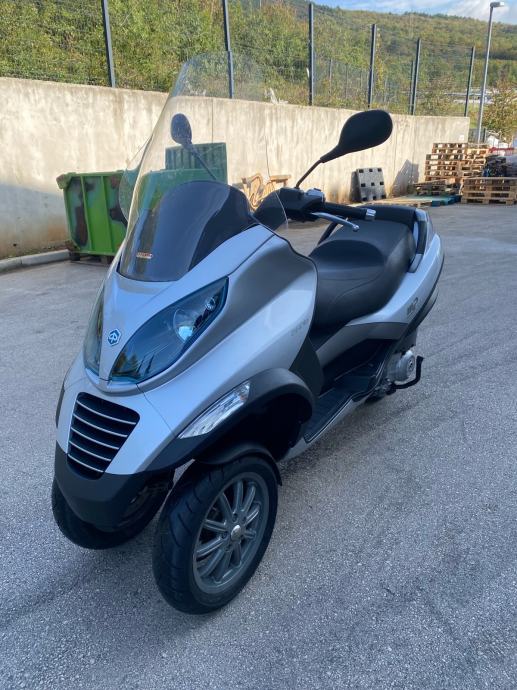 Piaggio MP3 250, 2006 god.