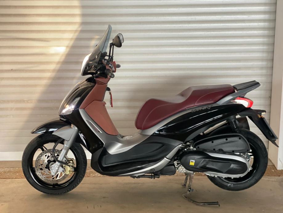 Piaggio Beverly 300 sport 330 cm3, 2016 god.
