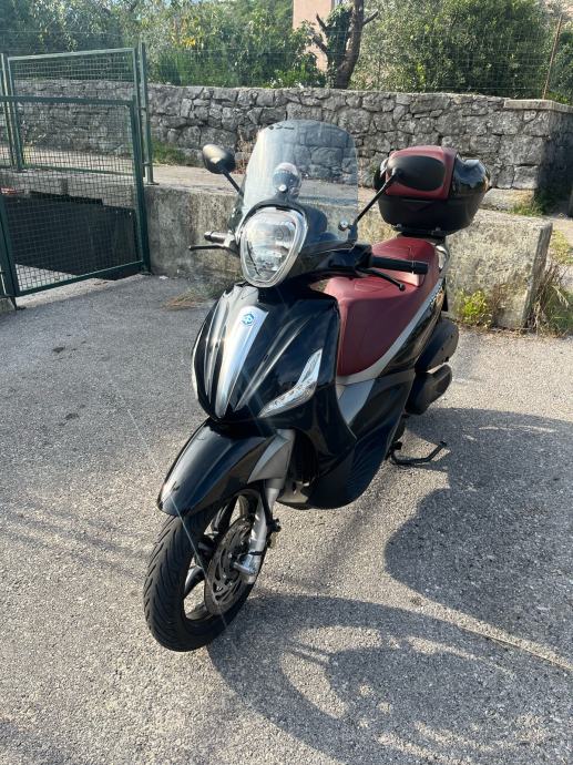 Piaggio Beverly 330 cm3, 2012 god.