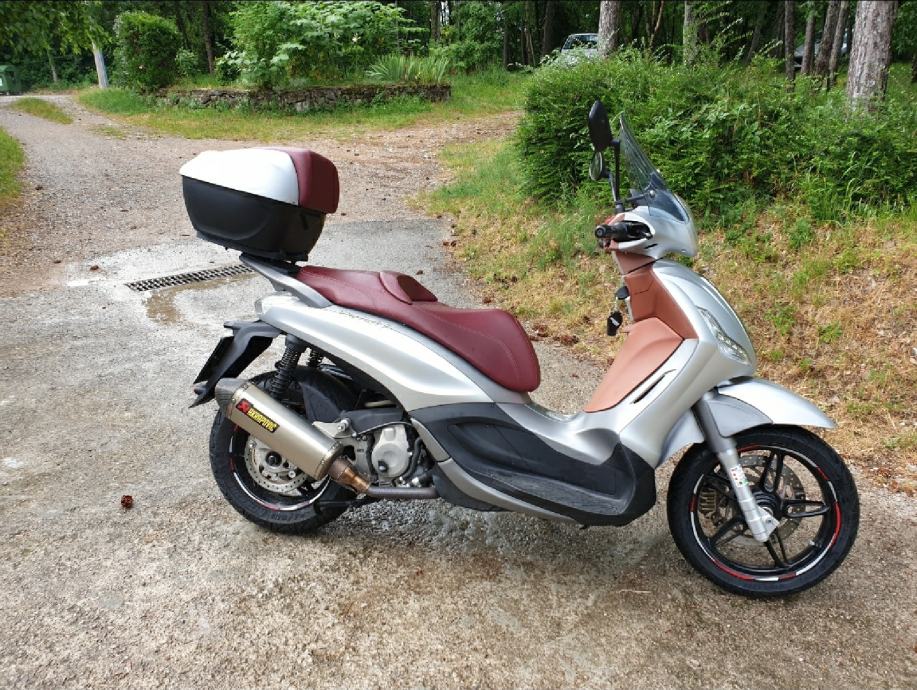 Piaggio Beverly 350 330 cm3, registriran godinu dana, 2014 god.