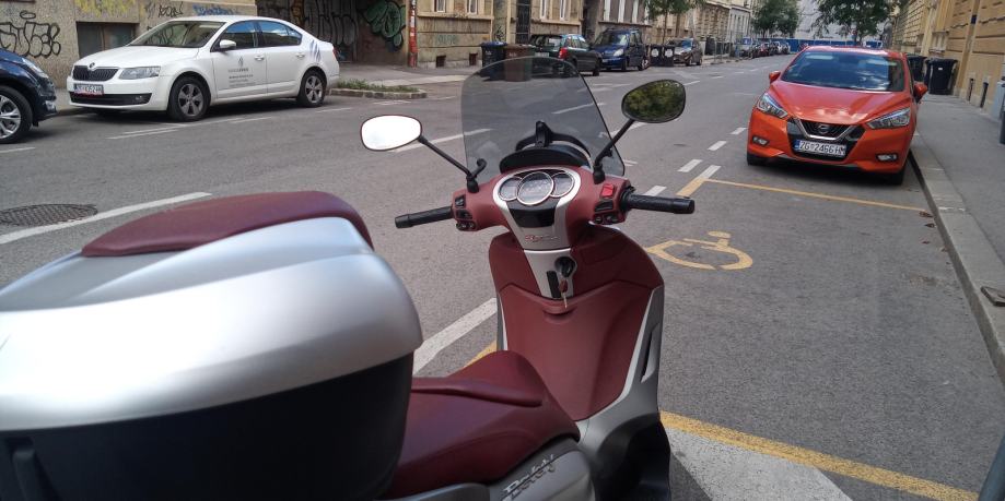 Piaggio Beverly 350 Sport Turing 350 cm3, 2012 god.