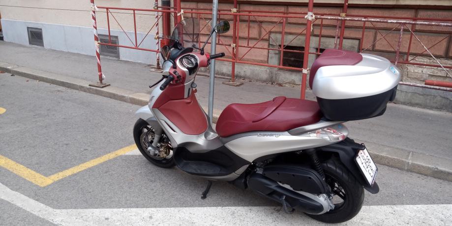 Piaggio Beverly 350 Sport Turing 350 cm3, 2012 god.