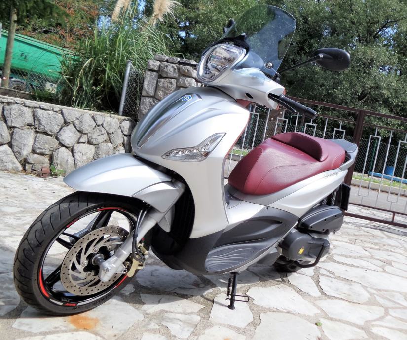 Piaggio Beverly 350 ST 330 cm3, 2014 god.