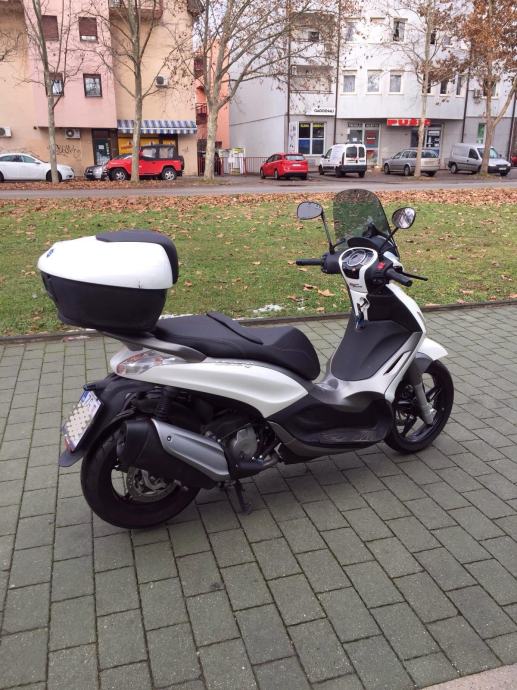 Piaggio Beverly Sport touring 330 cm3, 2013 god.