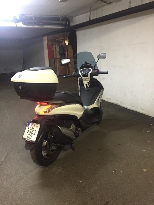 Piaggio Beverly Sport touring 330 cm3, 2013 god.