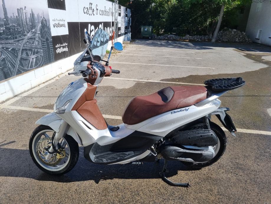 Piaggio Beverly350 350 cm3, 2019 god.