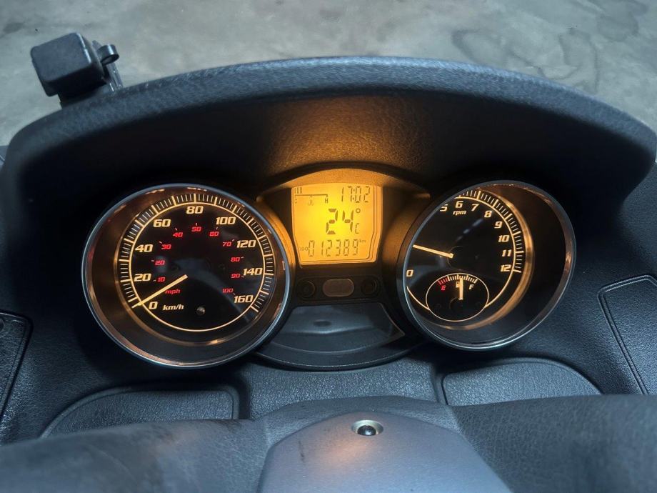 Piaggio MP3 250 244 cm3, 2006 god.