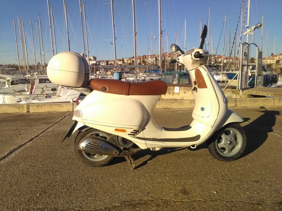 Piaggio Vespa et4 150 cm3, 2001 god.