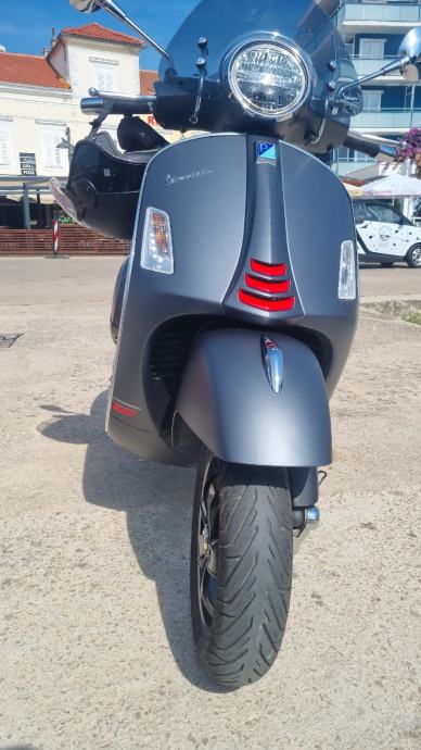 Piaggio Vespa gts super sport 300 cm3, 2021 god.