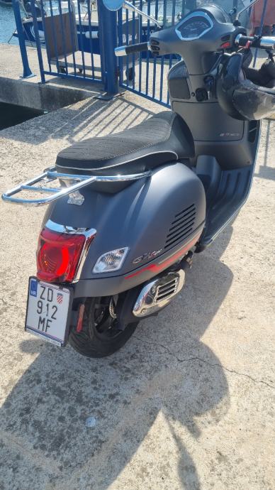 Piaggio Vespa gts super sport 300 cm3, 2021 god.