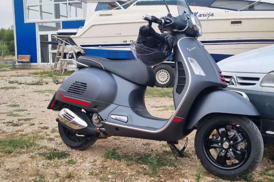 Piaggio Vespa gts super sport 300 cm3, 2021 god.
