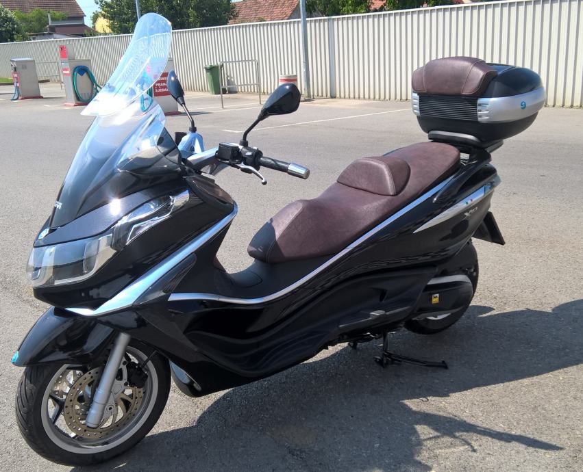 Piaggio X-10 350 ie ABS-ASR 330 cm3, 2012 god.