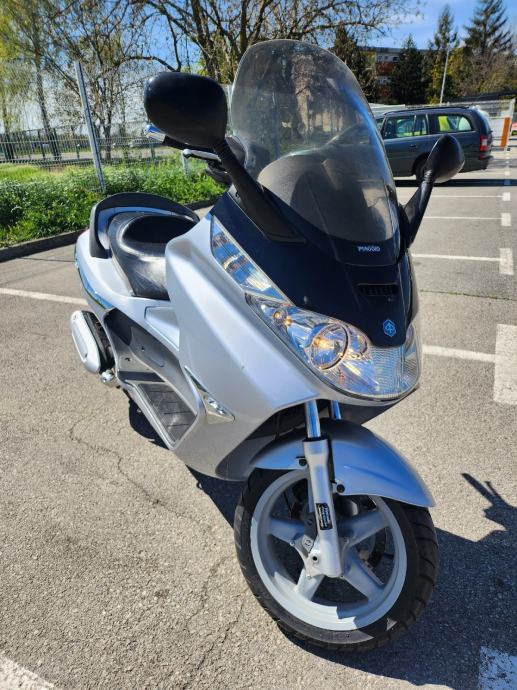 Piaggio X8 125 cm3, 2004 god.