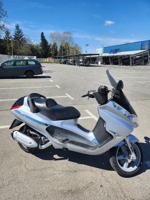 Piaggio X8 125 cm3, 2004 god.