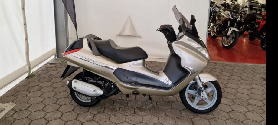 Piaggio X8 125 cm3, 2004 god.