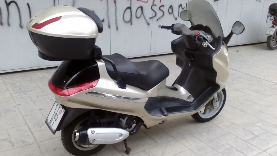 Piaggio X8 200 cm3 2004g, 2004 god.