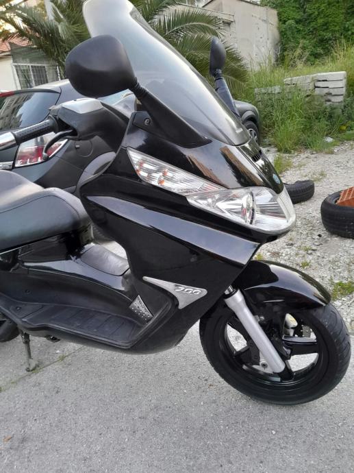 Piaggio X8 200 cm3 REG 4MJ 2024, 2004 god.