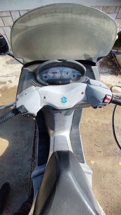 Piaggio X8 200 cm3, 2004 god.