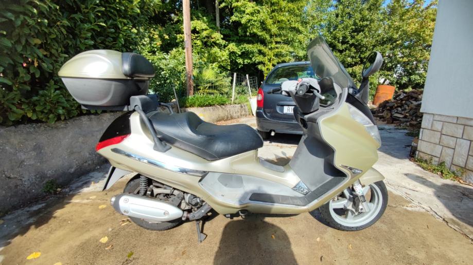 Piaggio X8 200 cm3, 2004 god.