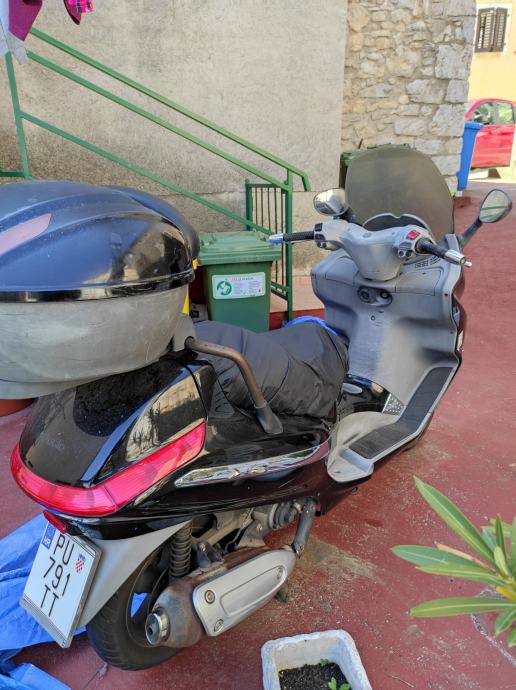 Piaggio X8 200 cm3, 2004 god.