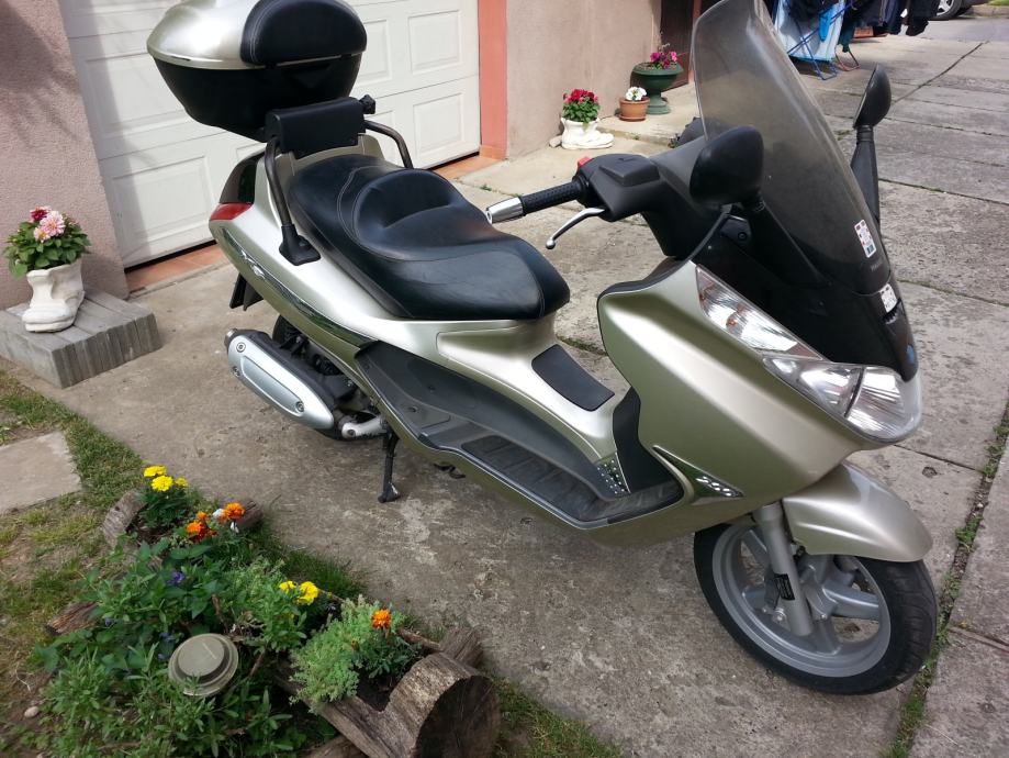 Piaggio x8 200 cm3, 2004 god.