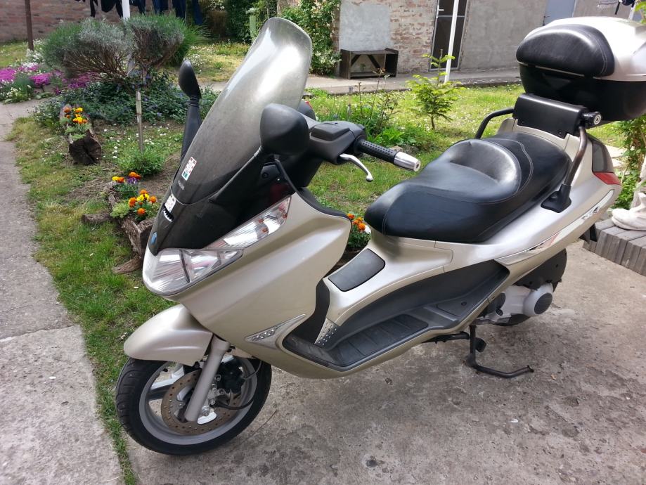 Piaggio x8 200 cm3, 2004 god.