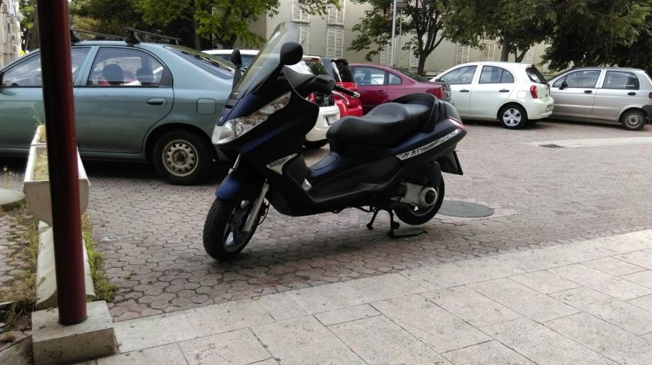 Piaggio X8 200 cm3, 2004 god.