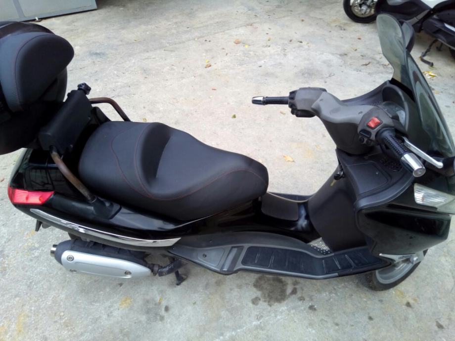 Piaggio X8 200 cm3, 2004 god.