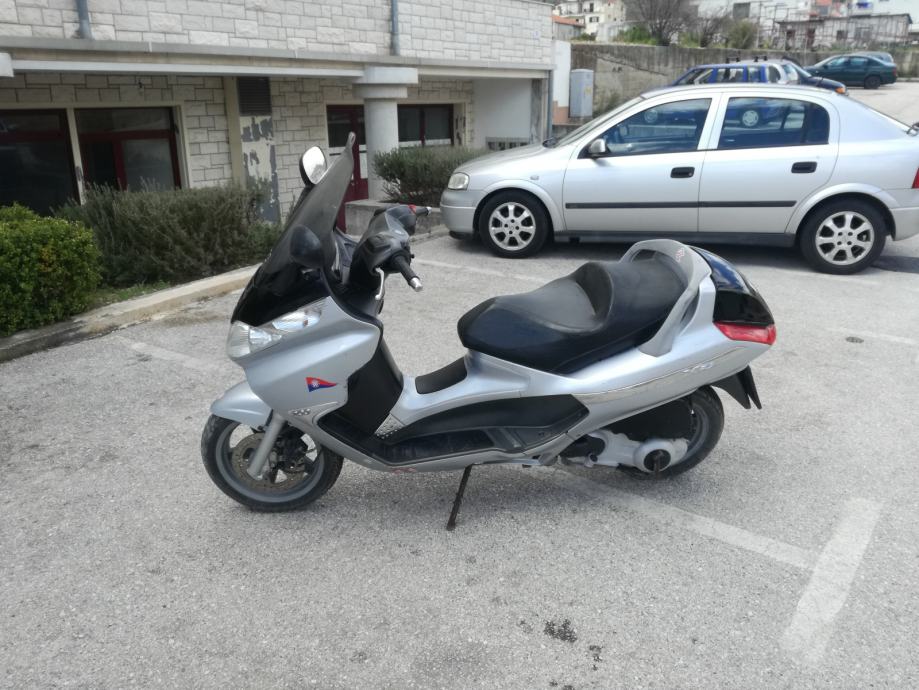Piaggio X8 200 cm3, 2004 god.