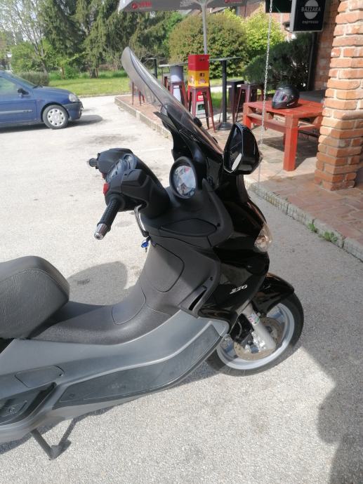 Piaggio X9 250 evolucion 244 cm3, 2004 god.