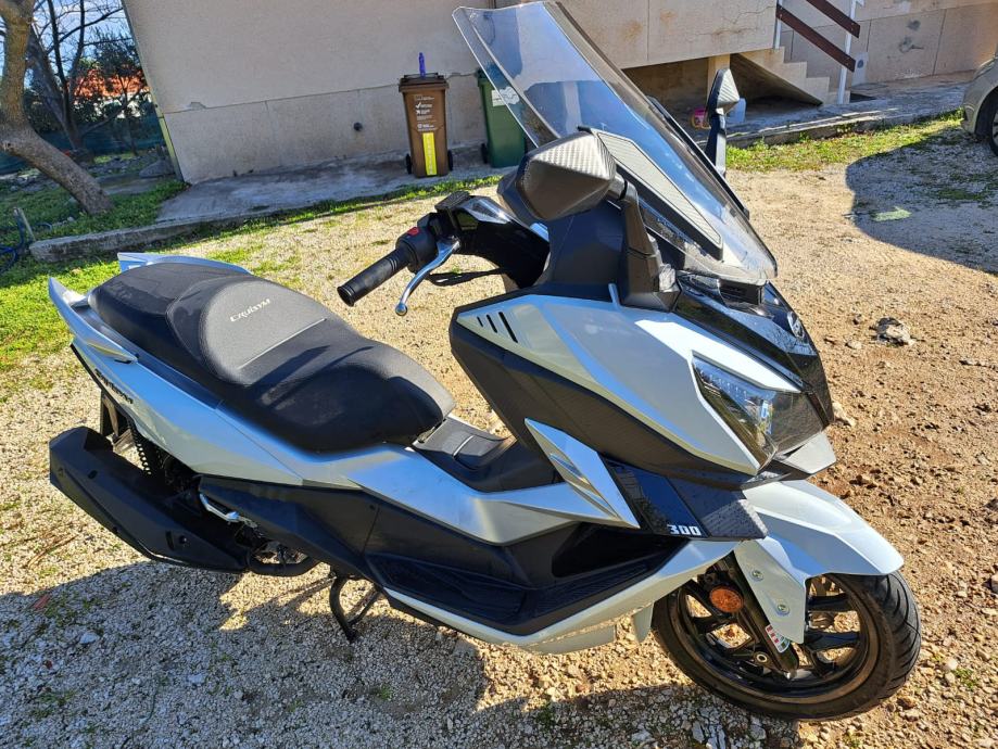 Sym Cruising 300 300 cm3, 2022 god.