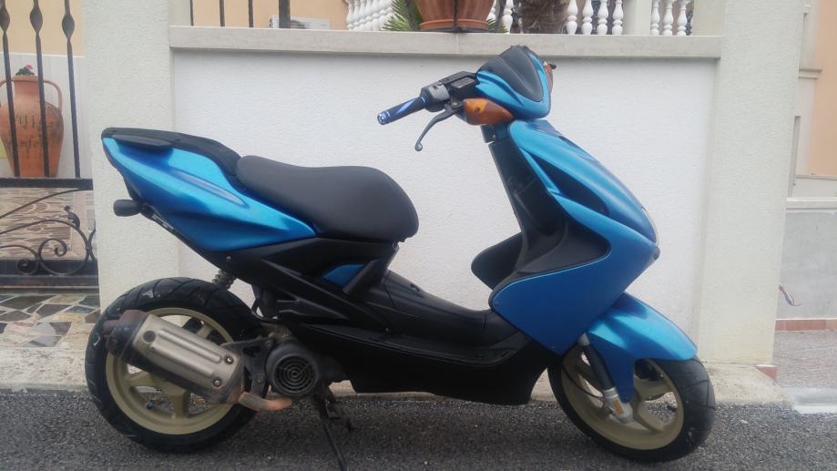Yamaha aerox 100 cm3, 2003 god.