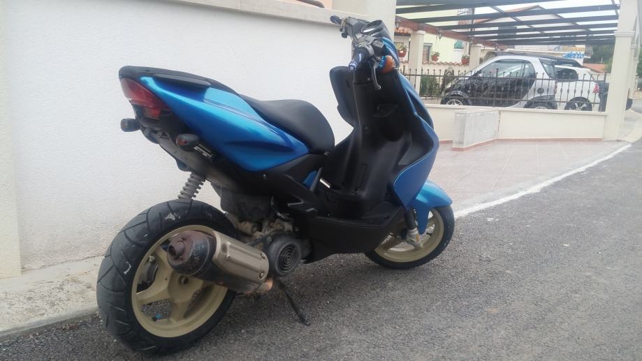 Yamaha aerox 100 cm3, 2003 god.