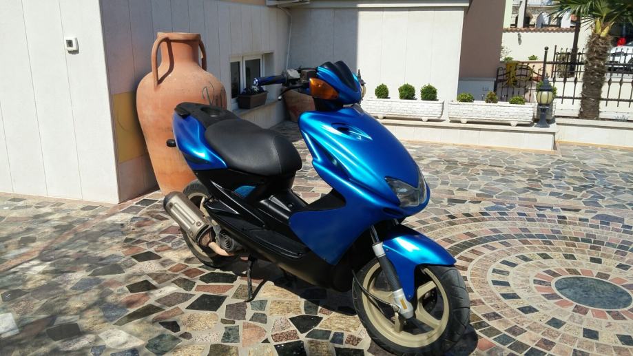 Yamaha aerox 100 cm3, 2003 god.