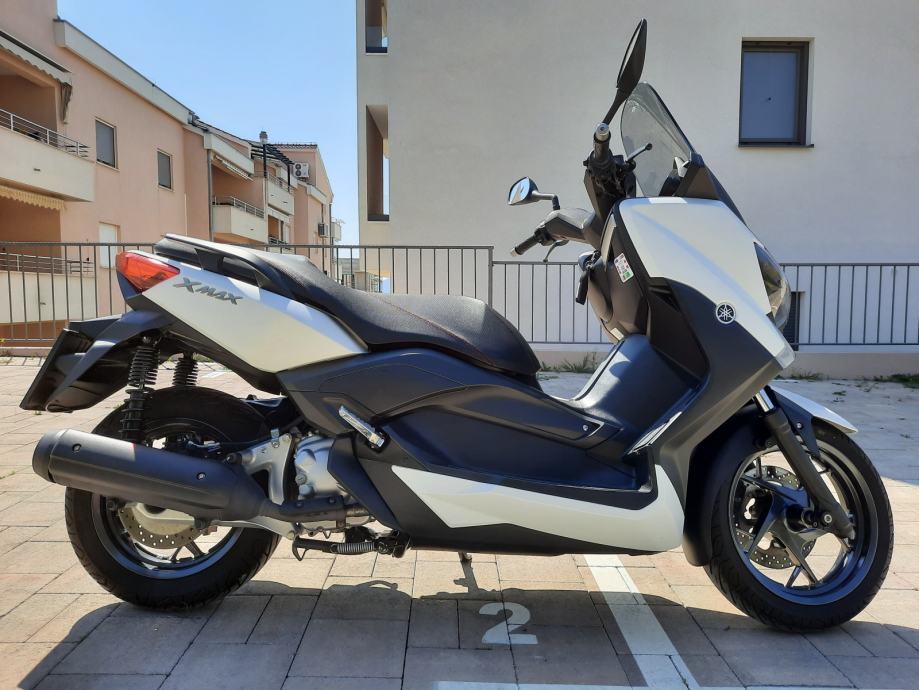 Yamaha X-MAX 250 2016. SAMO 4400 km, 2016 god.