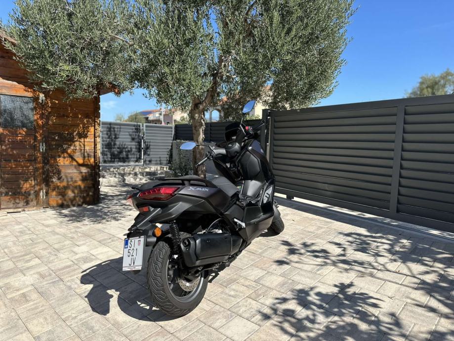 Yamaha XMax 300 Techmax 2024 Dark Magma, 2024 god.