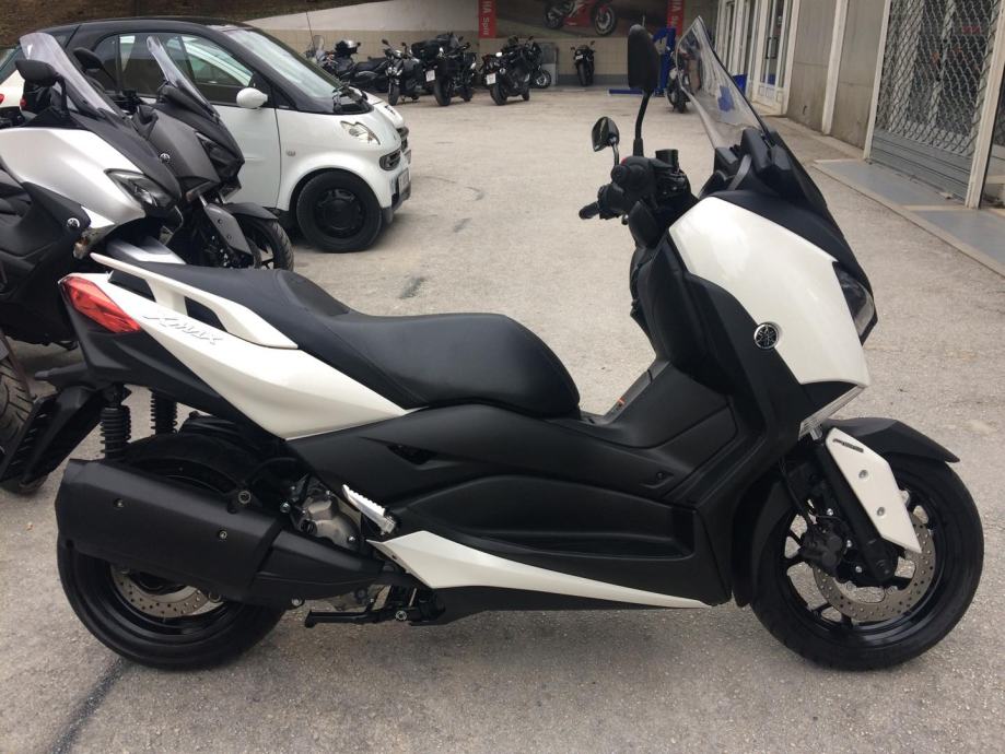 Yamaha XMax300 2017 KAO NOV SAMO 2000 KM, 2017 god.