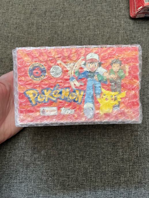 Pokemon box Merlin 2000god zapakiran