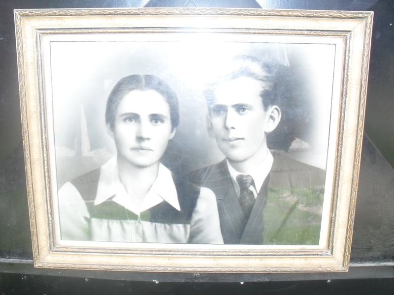 stara slika bake i djeda iz 1945 -1950