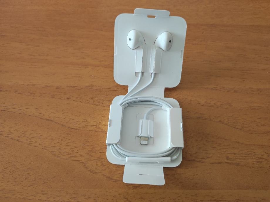 Apple slusalice sa lightning ulazom