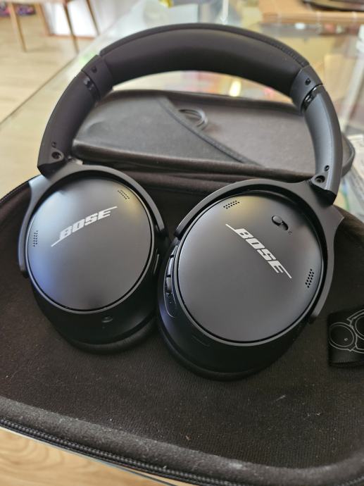 B O S E. SLUSALICE. NOVO