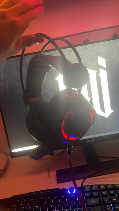 white shark slusalice