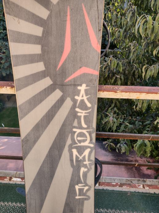 Atomic snowboard