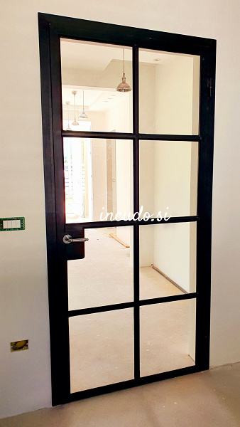 Metalna vrata sa staklom